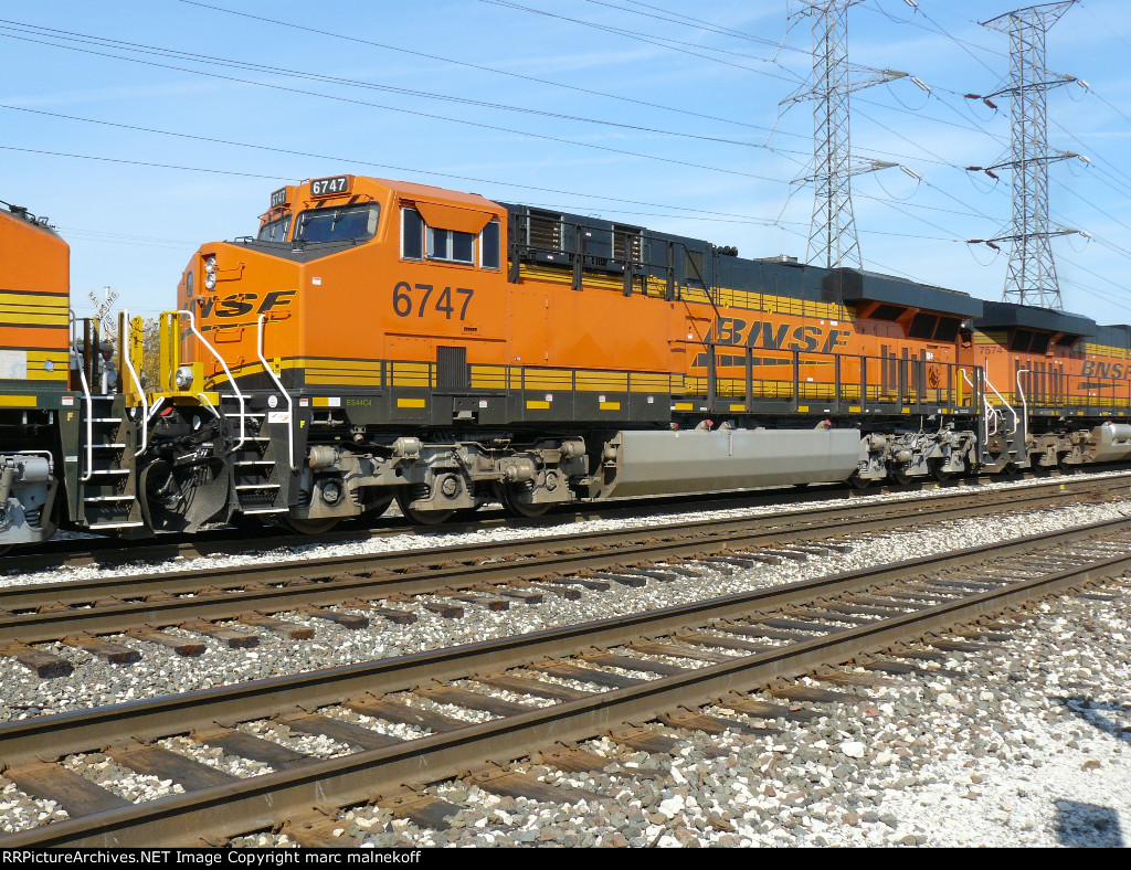 BNSF 6747
